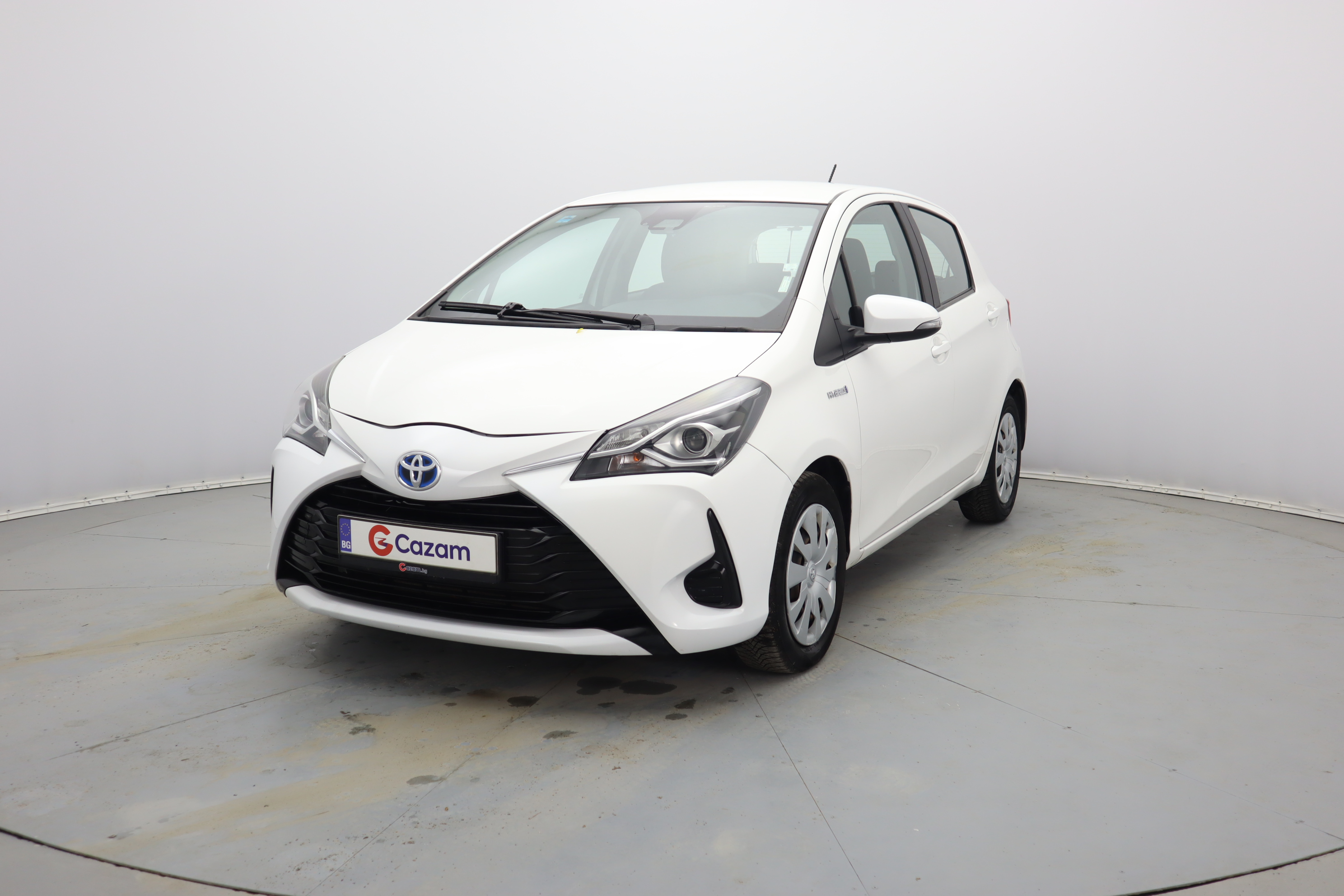 Вземи Toyota Yaris на изгодна цена от Cazam
