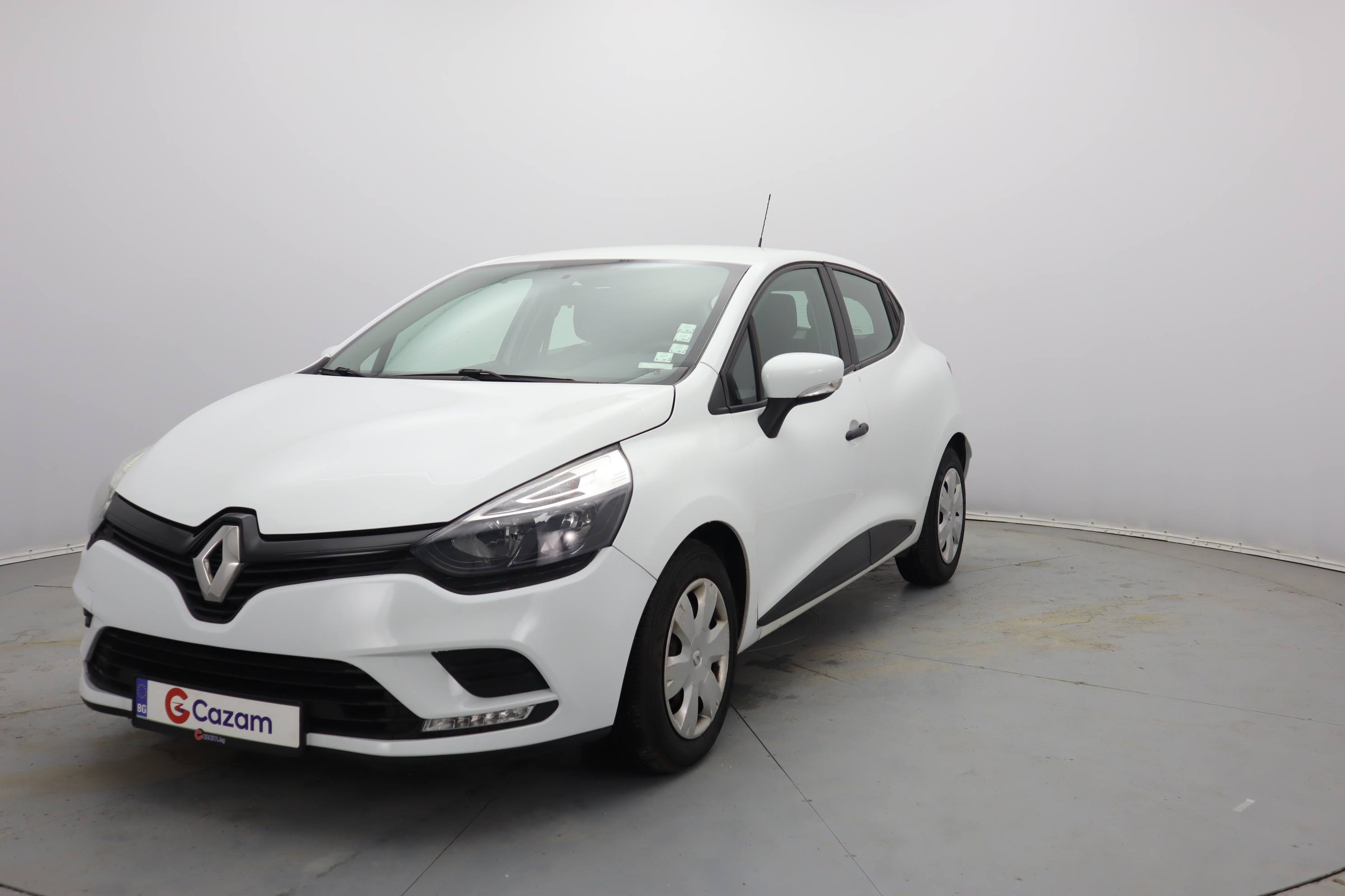 Вземи Renault Clio на изгодна цена от Cazam